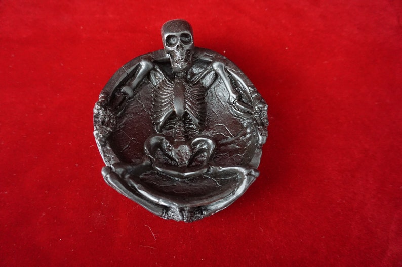 Skeleton Art Ash Tray / Resin Ashtray / Resin Sculpture for | Etsy