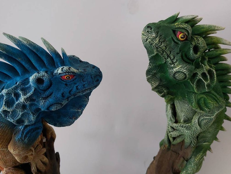 Clay Sculpture of Iguana on Teak Wood/ Home Decor/outdoor - Etsy