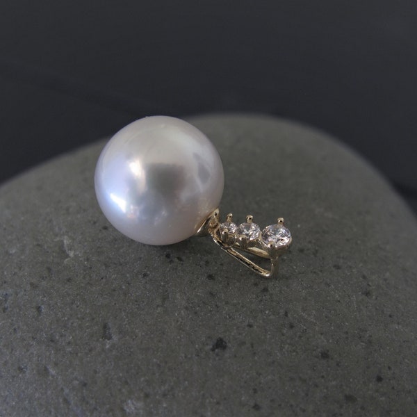 Single Pearl Pendant - Etsy