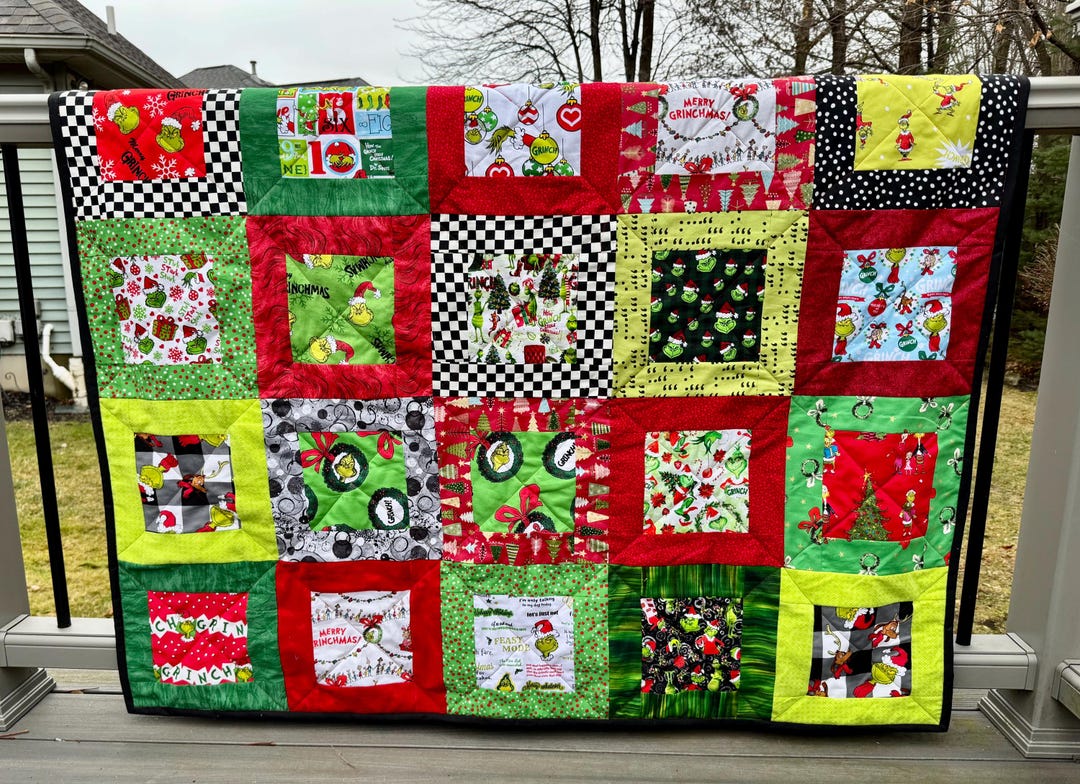 Grinch Family Quilt -- Square-in-square - Etsy