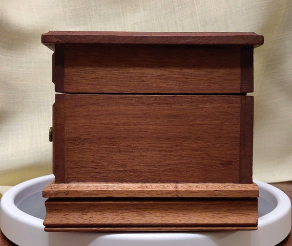 Vintage 1970s Musical Wooden Jewelry Box - Gem