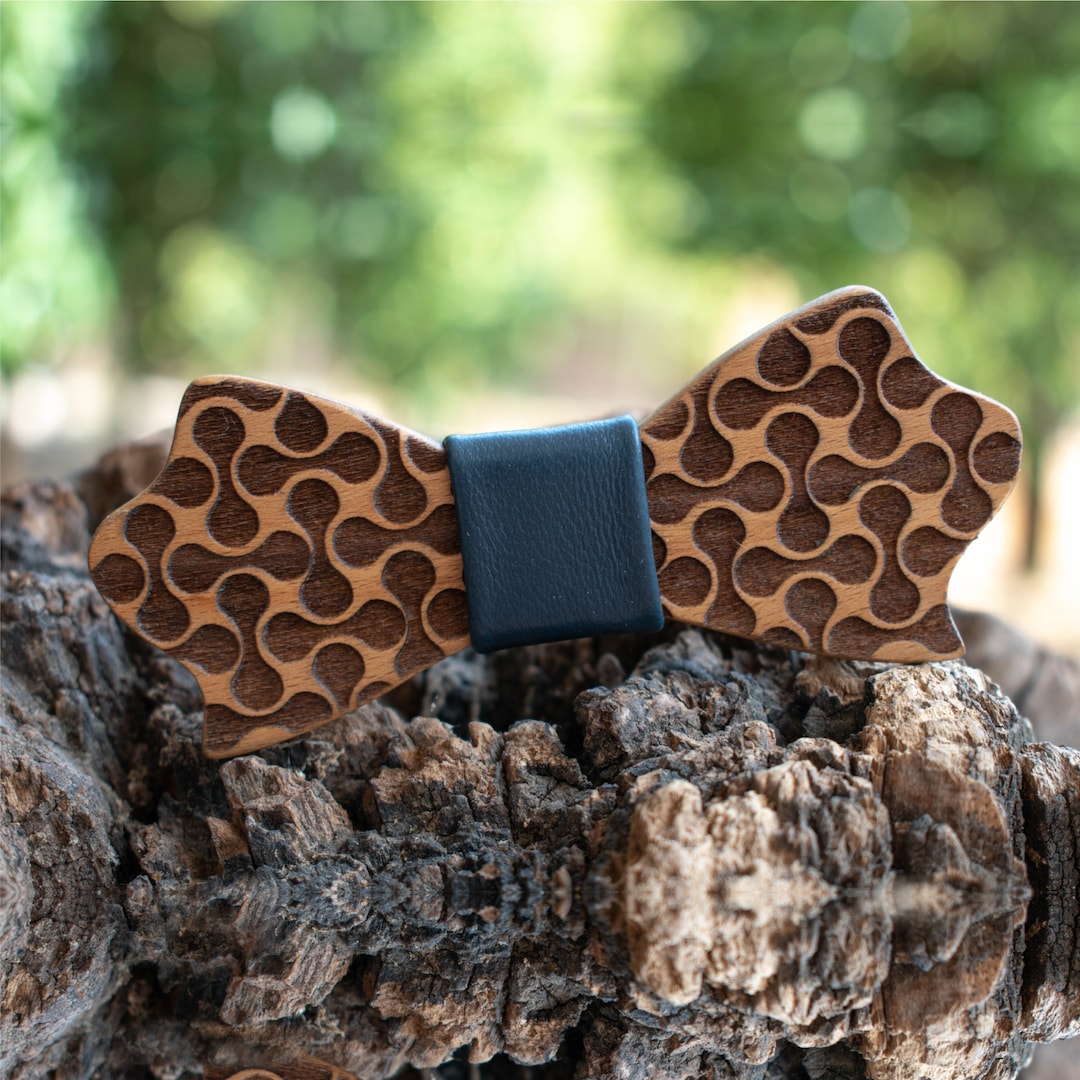 3D Engraved Wooden Bow Tie With Leather Centerpiece, Oak Wood, Bow Ties ...