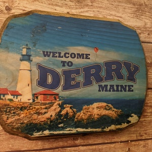 Welcome to Derry Maine - IT / Pennywise - Wood Sign Wall Plaque ...