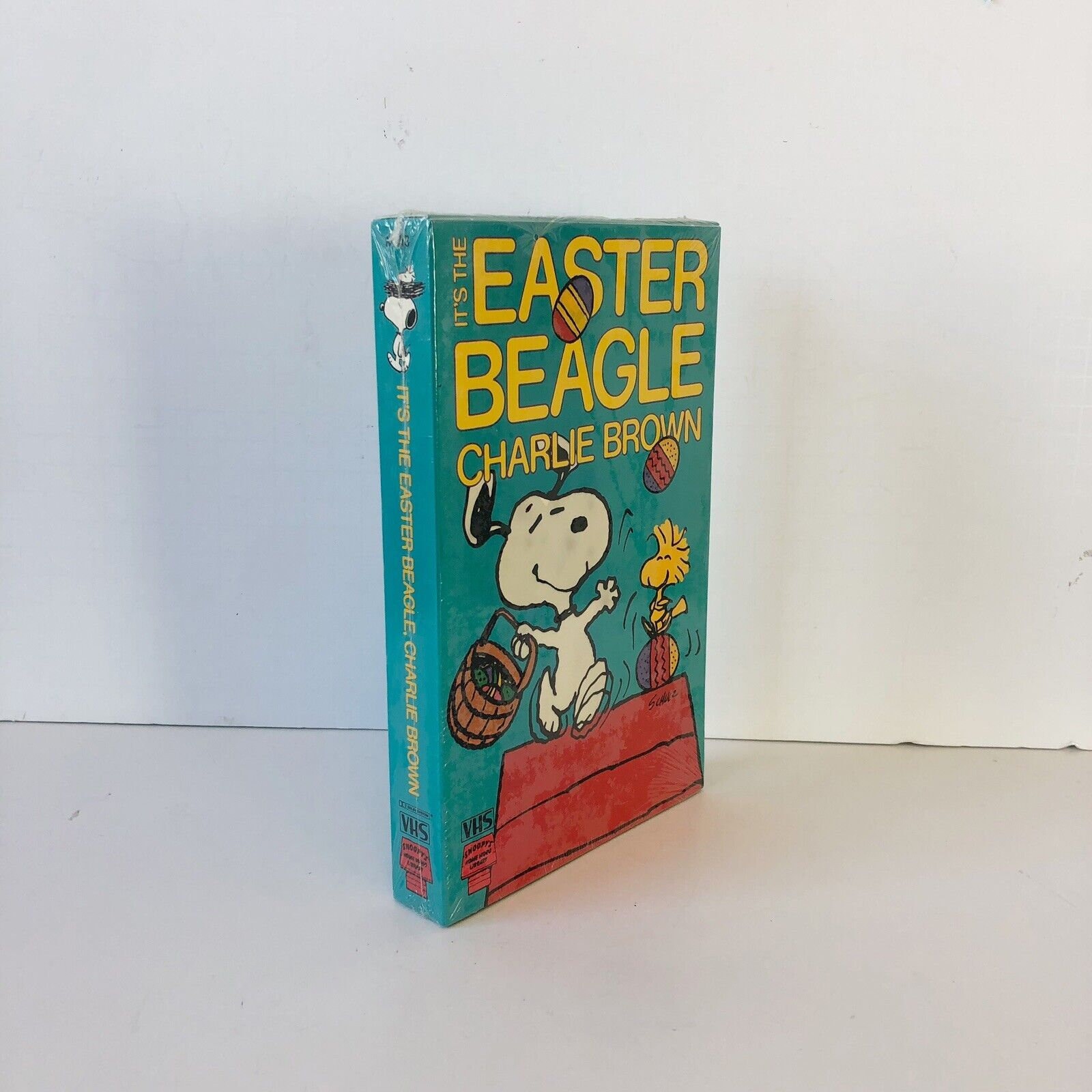It's the Easter Beagle Charlie Brown VHS Video Big Box Snoopy Peanuts ...