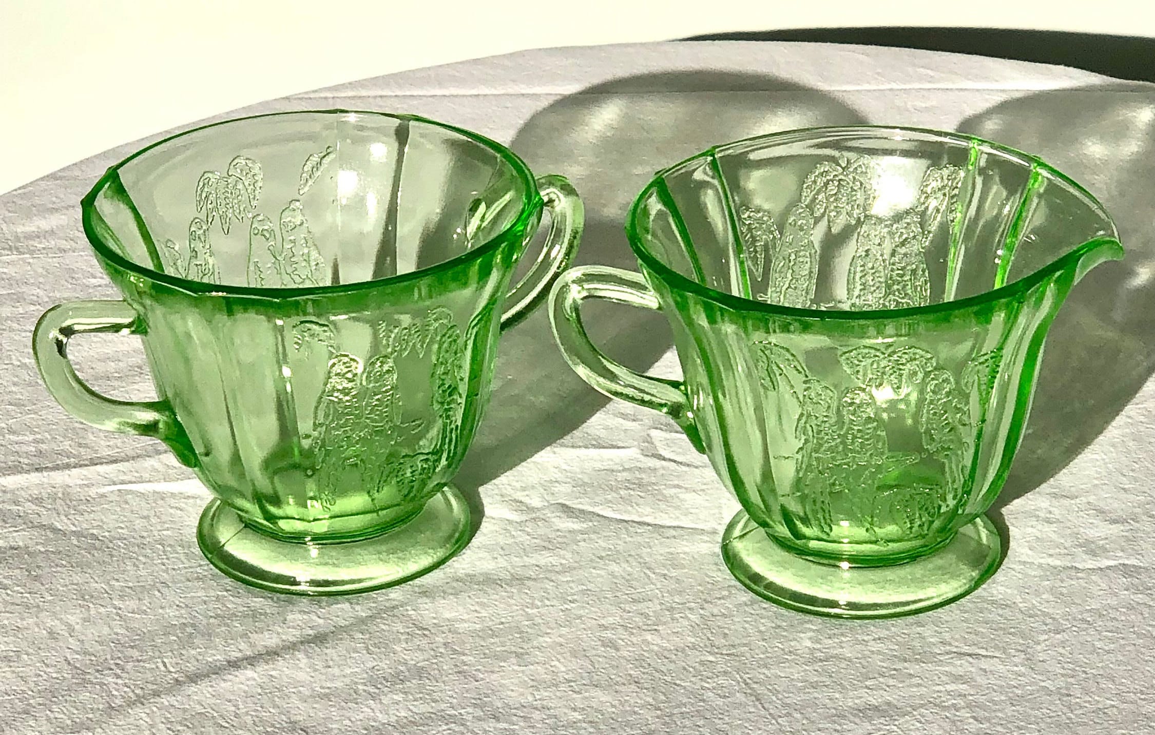 Federal Glass Co. Rare Parrot Pattern Uranium Glass Open Sugar and ...