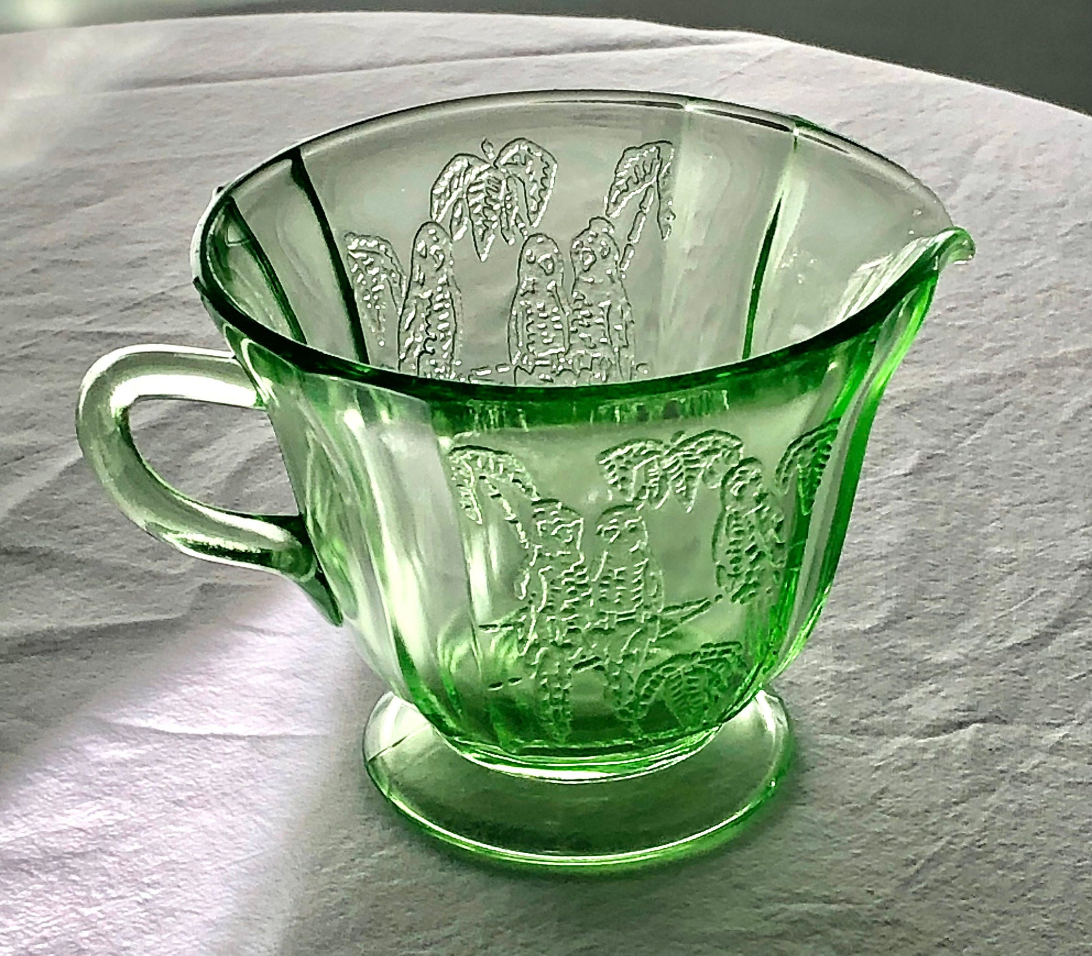 Federal Glass Co. Rare Parrot Pattern Uranium Glass Open Sugar and ...