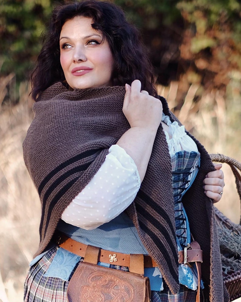 Outlander Shawl Knitting Pattern: Claire's Sassenach Inspired Cape ...