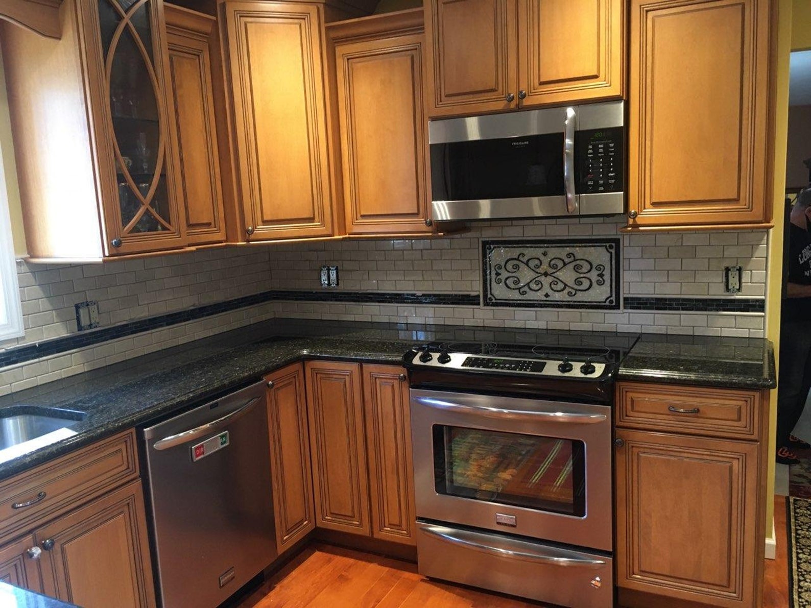 Kitchen Mosaic- Stephanie Mural -glass Tile Mosaic Black and Cream ...