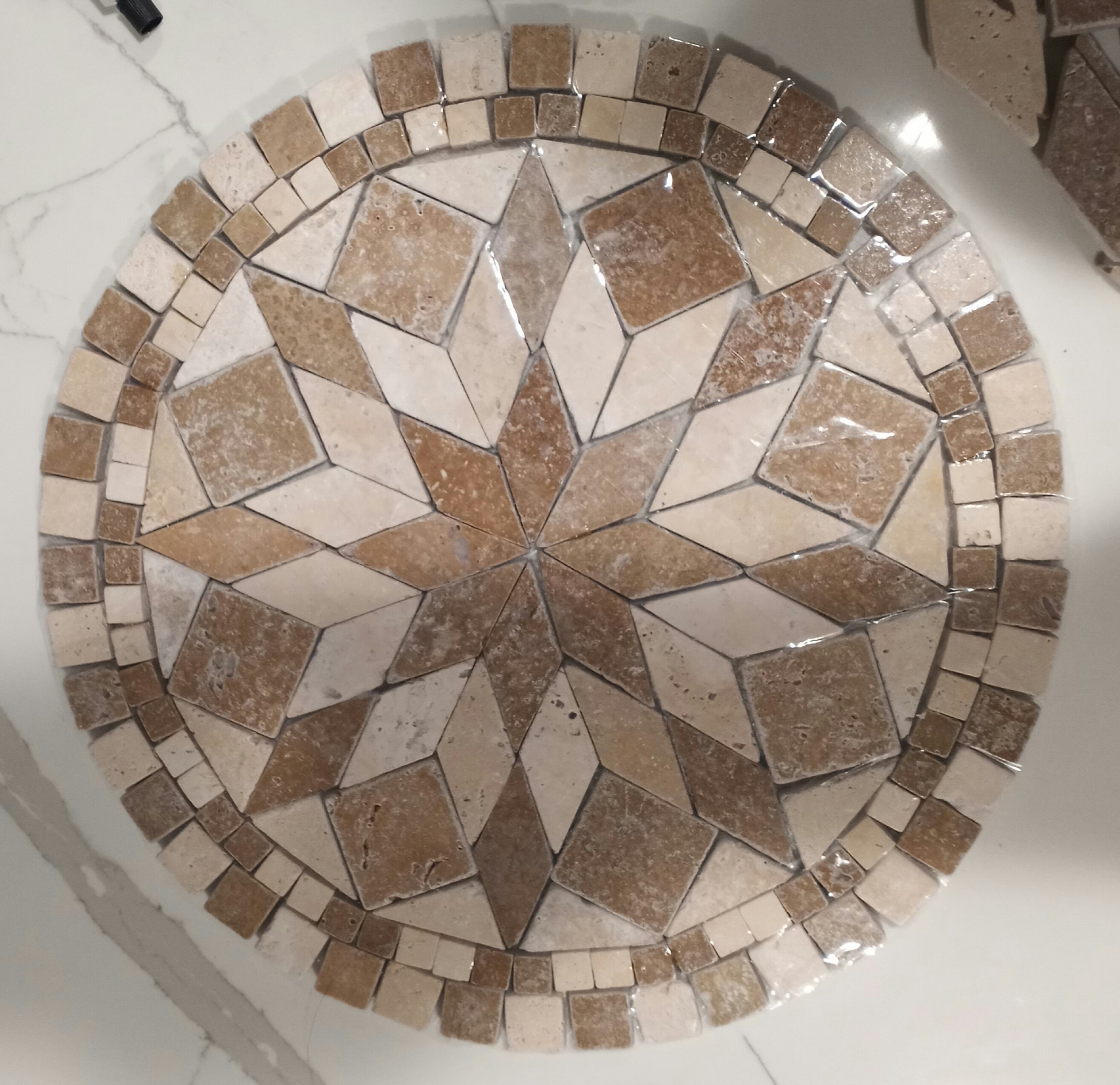 Medallion Backsplash - Juno Medallion Mural - 15x15 Round Tile Mosaic ...
