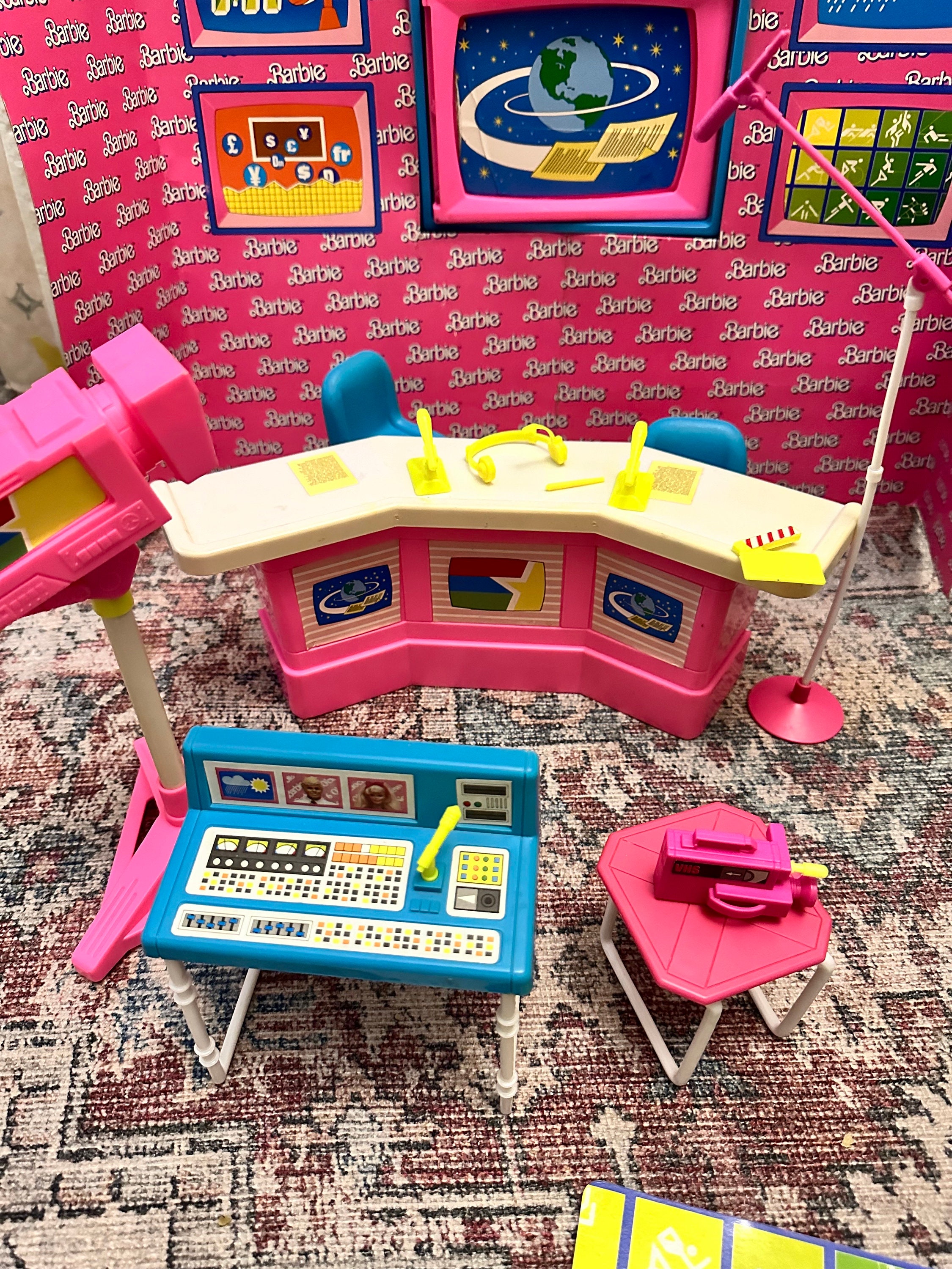 Barbie 6 O’clock News / Newsroom Playset - Vintage 1980s Doll Accessory ...