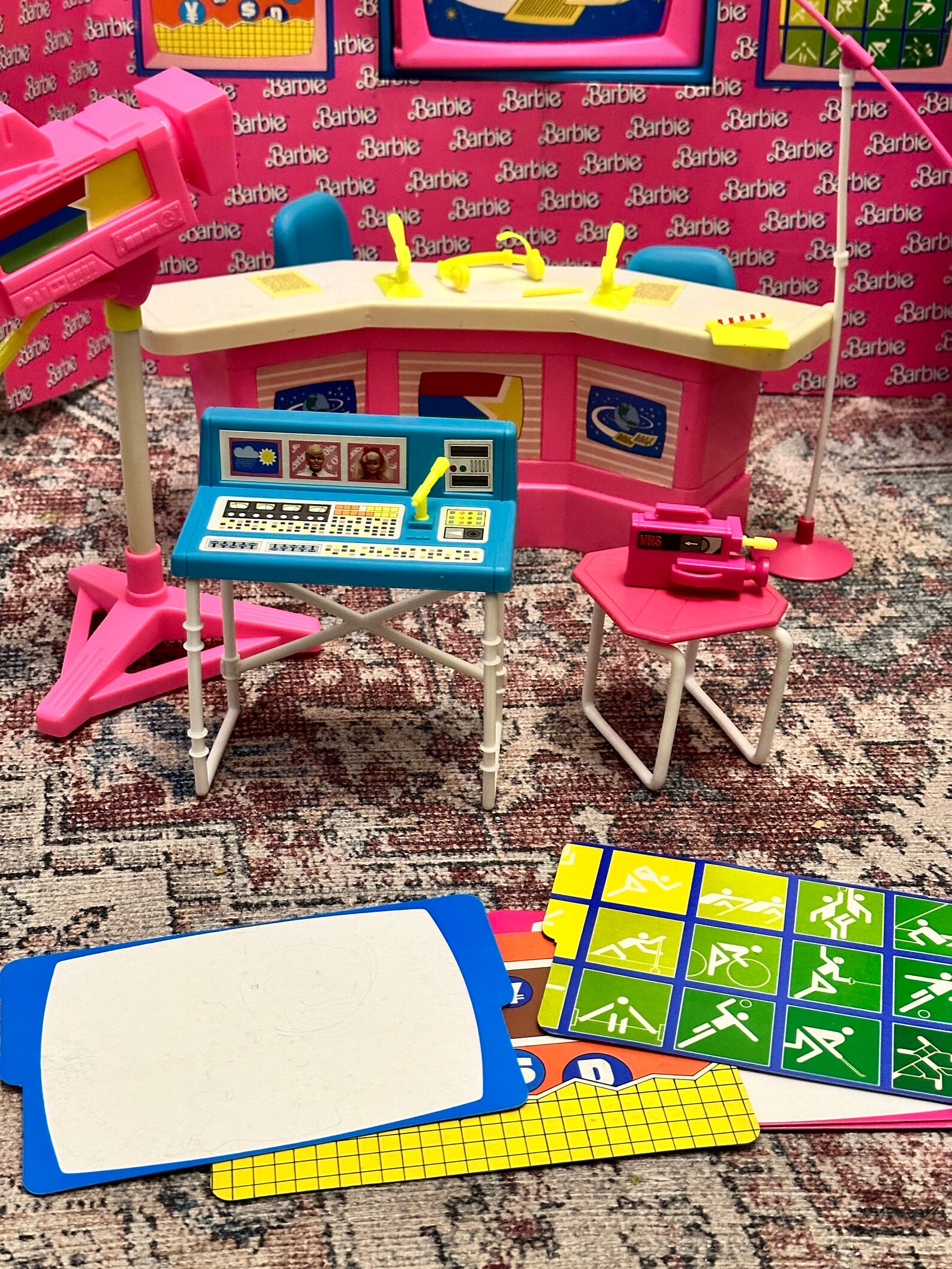 Barbie 6 O’clock News / Newsroom Playset - Vintage 1980s Doll Accessory ...
