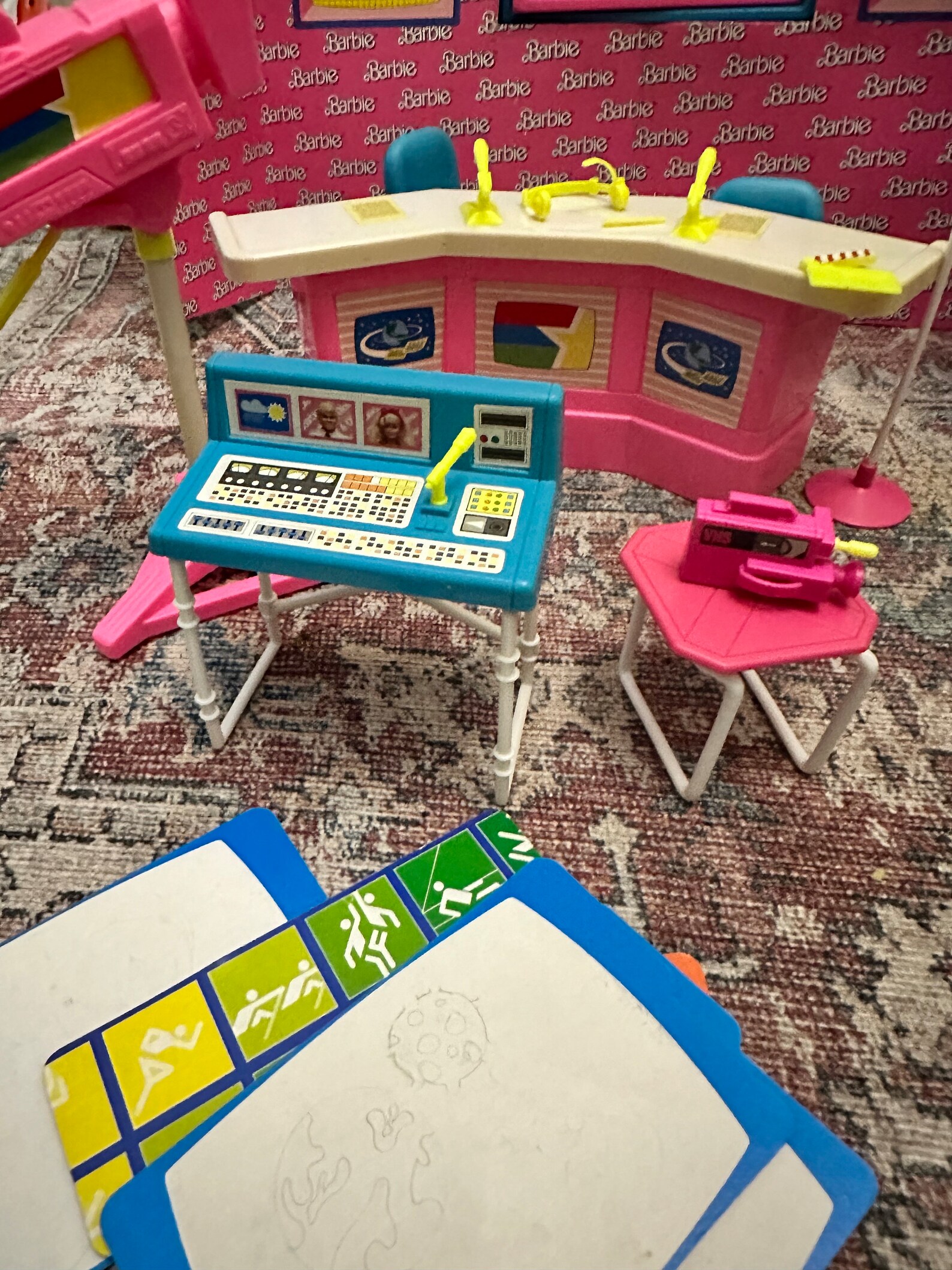 Barbie 6 O’clock News / Newsroom Playset - Vintage 1980s Doll Accessory ...