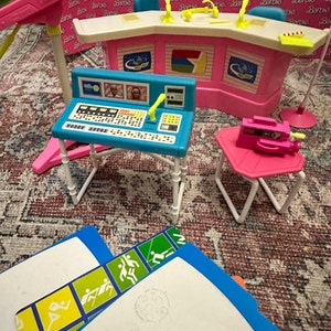 Barbie 6 O’clock News / Newsroom Playset - Vintage 1980s Doll Accessory ...