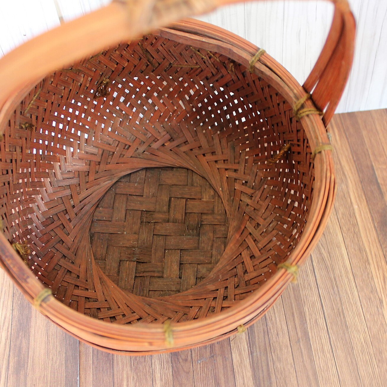Vintage Woven Wicker and Wood Basket Round with Handle Hanging Basket ...