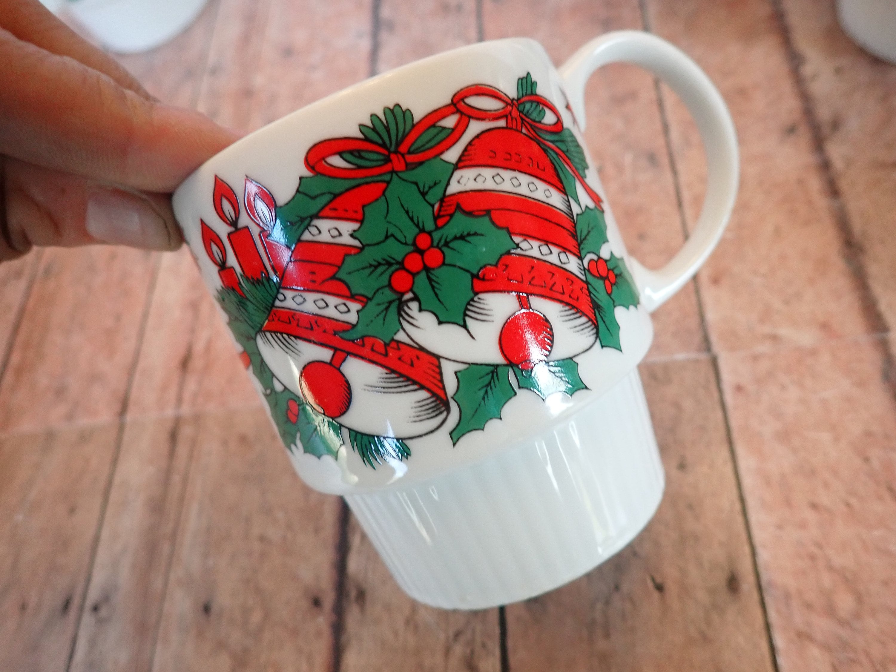 Vintage Christmas Mug Set of 4 Retro Stacking Mugs White with Red and ...
