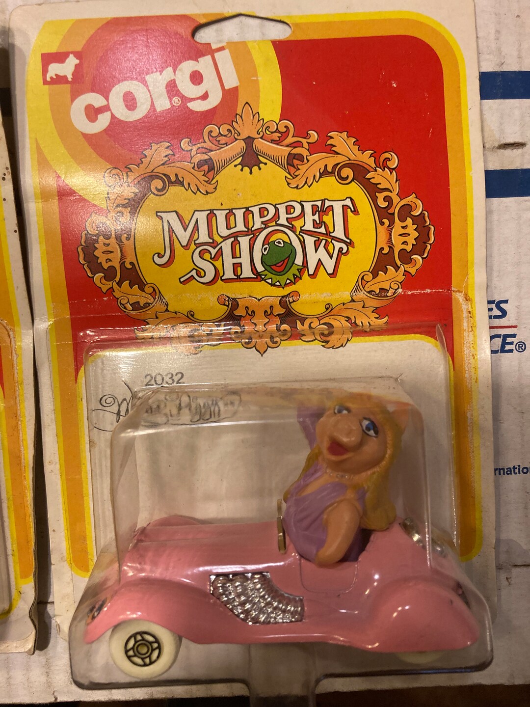 Vintage CORGI 1979 MUPPETS- Miss Piggy in a Convertible Item #2032, New ...