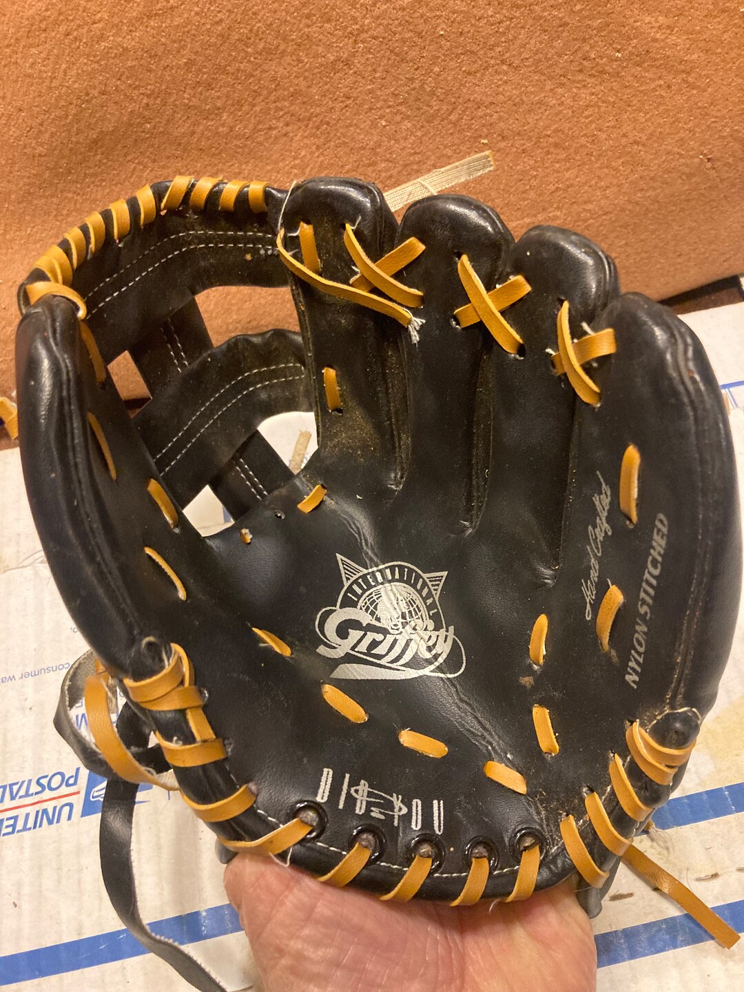GRIFFEY INTERNATIONAL RHT Righty Child's Baseball Glove,near Mint, Like ...