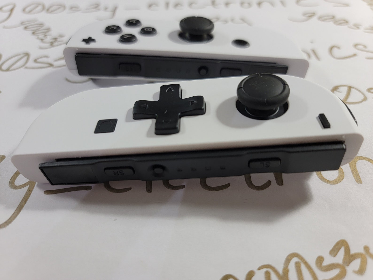 New Nintendo Switch Custom White DPAD Joycons and Backplate | Etsy