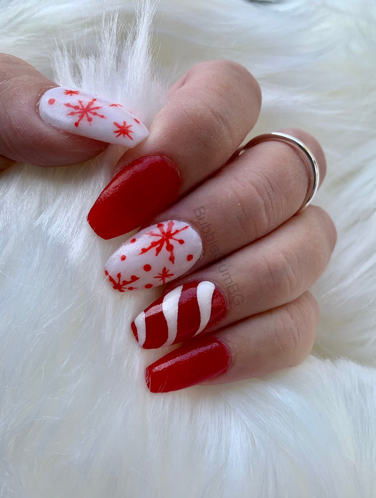 Red Christmas Nail Art Designs