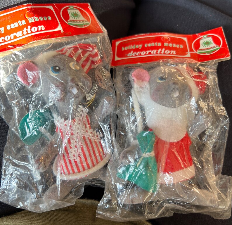 Darling Vintage 1970s Commodore Holiday Christmas Two Santa - Etsy