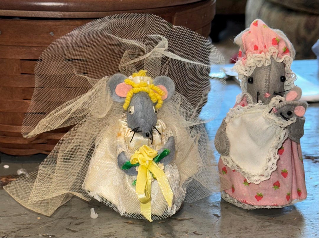 Darling Vintage Handcrafted Felt Bride Mouse Freestanding Wedding Mouse ...