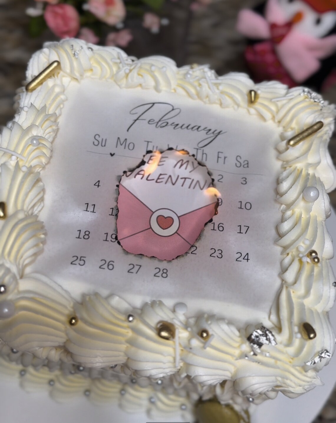 August 2024 Calendar for Calendar Heart or Circle or Square Cake Burn ...