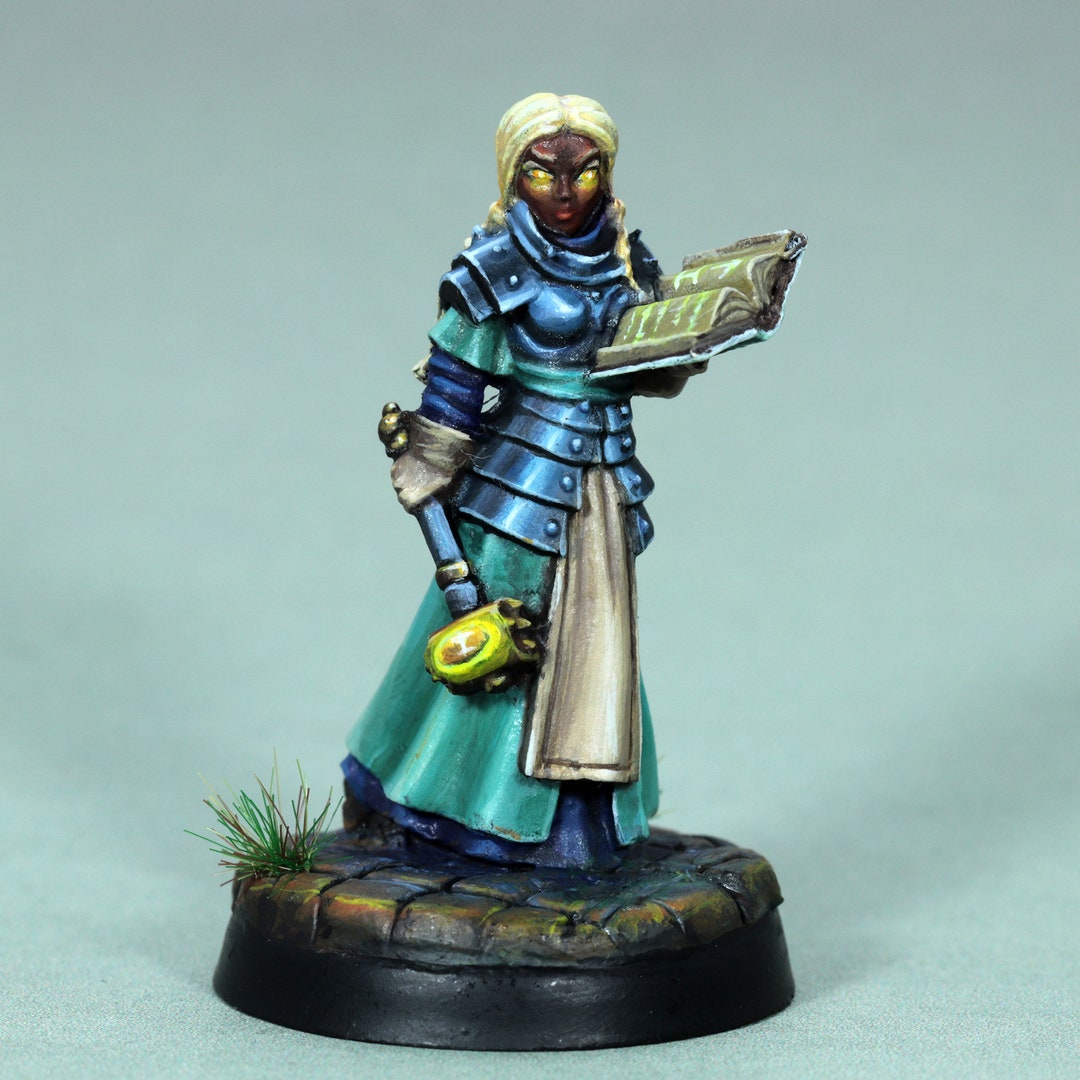 Painted Female Paladin Miniature, Painted Dnd Cleric Miniature, Diva ...