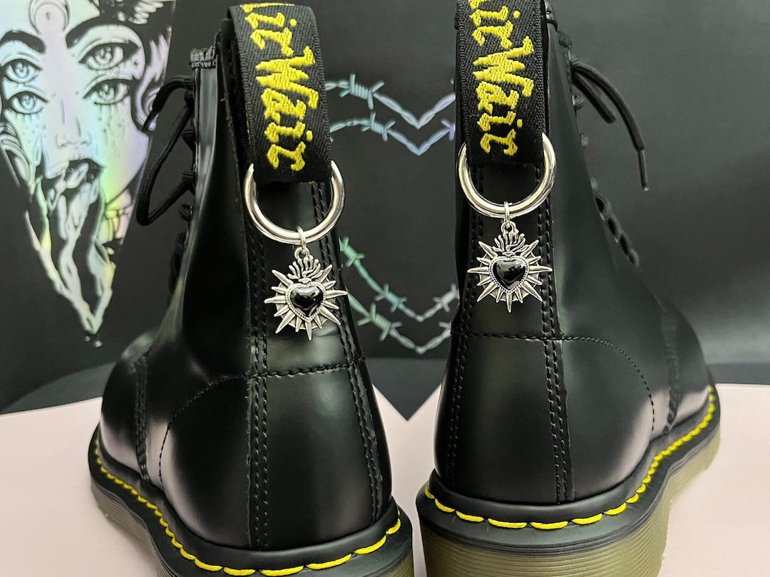 BOOT CHARMS HEART Spiked Barbed Wire Heart Boot Charm, Boot Ornament ...