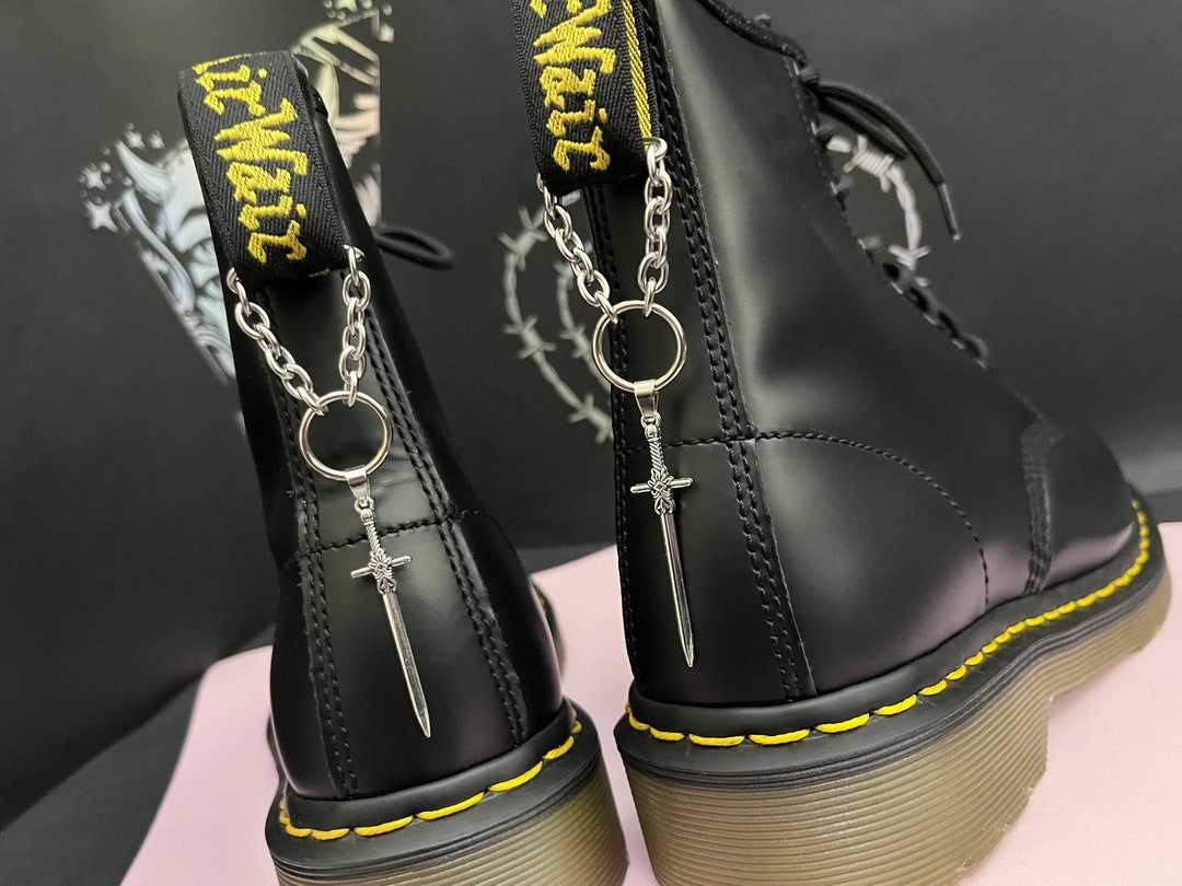 BOOT CHARMS SWORD Hanging Boot Chains, Rosary Beads Dagger Boot Charm ...
