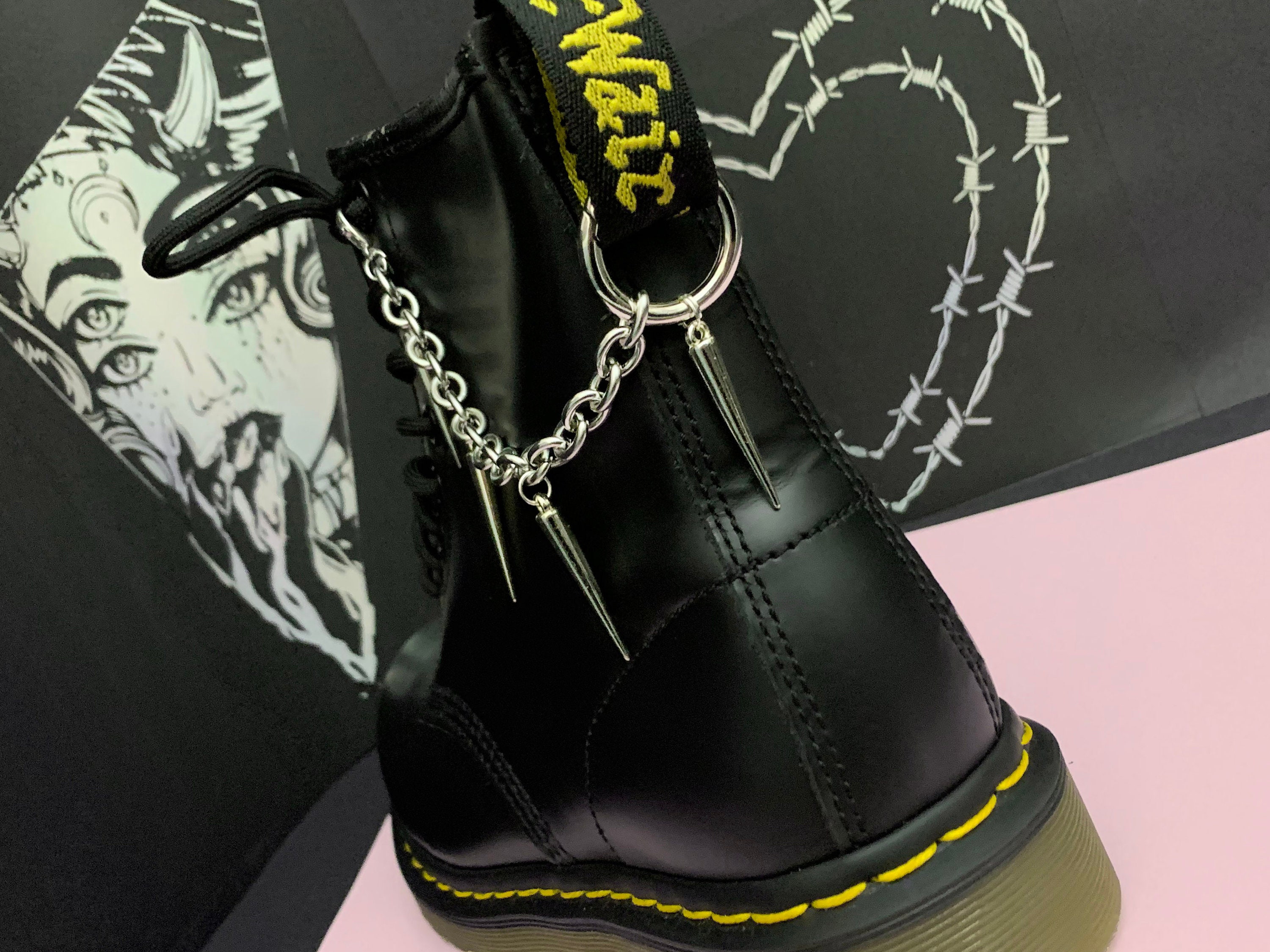 SPIKE BOOT CHAIN Charms, Hardware Grunge Charms, Shoe Accessories, Boot ...