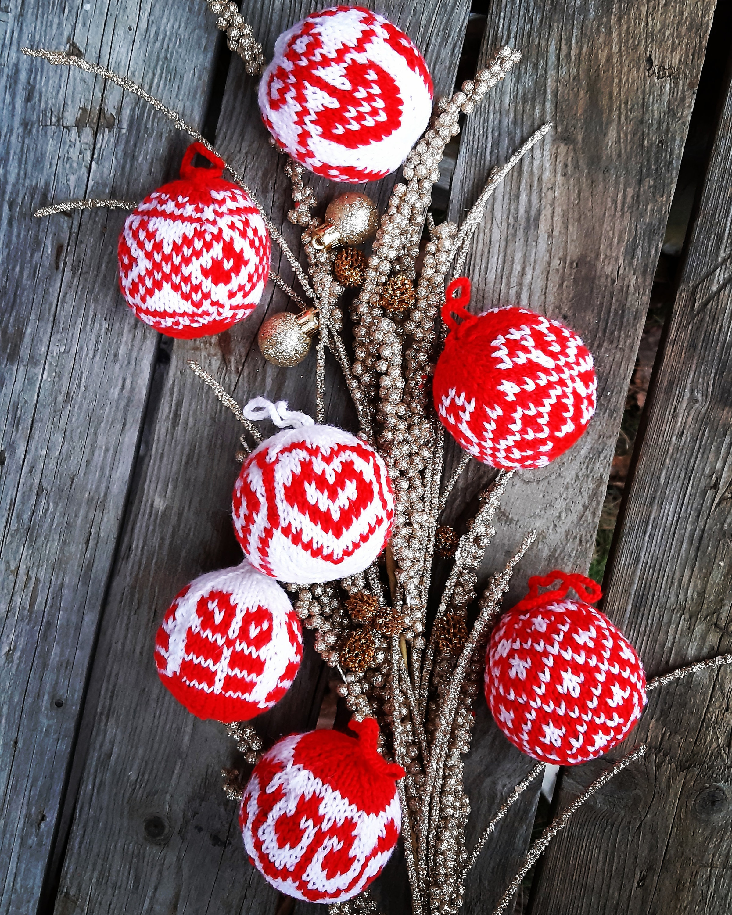 Knitted christmas balls store