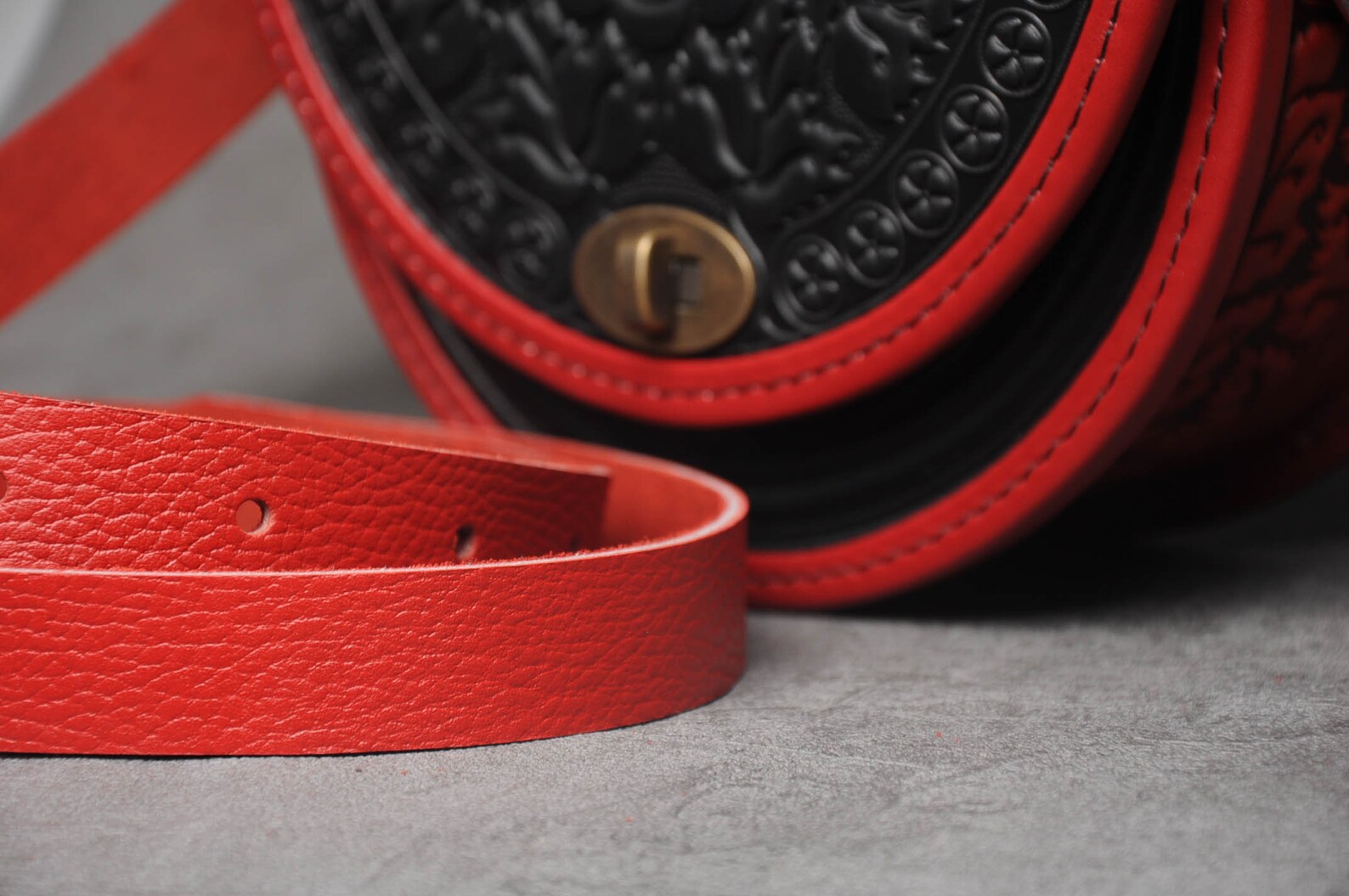 Red/black Crossbody Bag Round Leather Bag Red Leather Purse - Etsy