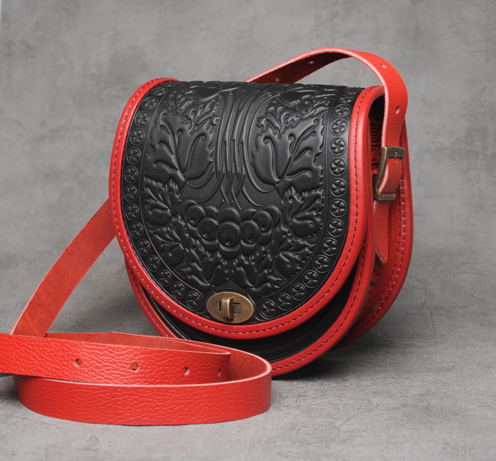 Red/black Crossbody Bag Round Leather Bag Red Leather Purse - Etsy