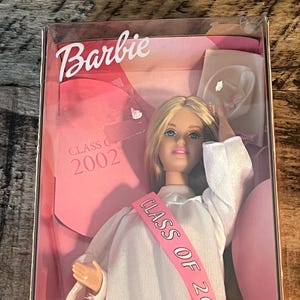 Mattel Class of 2002 Barbie Doll Special Edition Graduation Barbie ...
