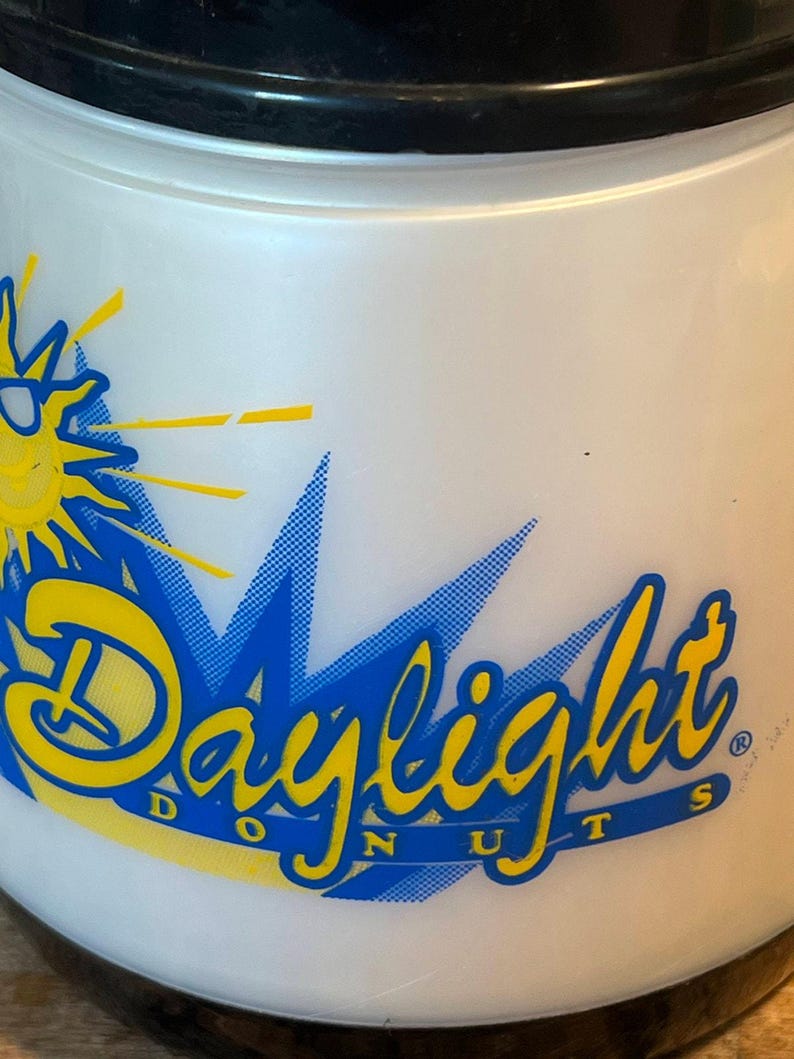Vtg Daylight Travel Mug Cup With Lid White Blue Yellow Sun Logo Retro ...