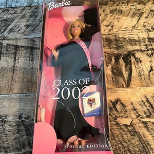 Mattel Class of 2002 Barbie Doll Special Edition Graduation Barbie ...