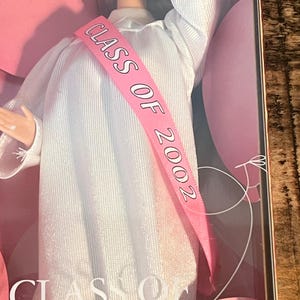Mattel Class of 2002 Barbie Doll Special Edition Graduation Barbie ...