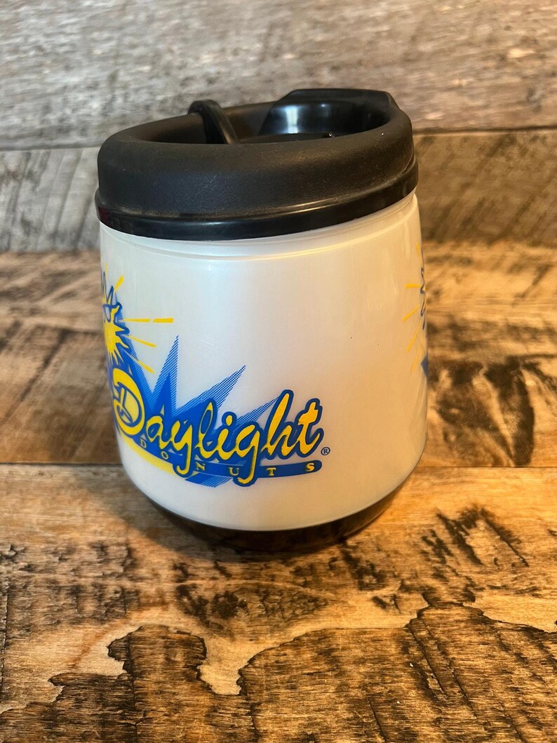 Vtg Daylight Travel Mug Cup With Lid White Blue Yellow Sun Logo Retro ...