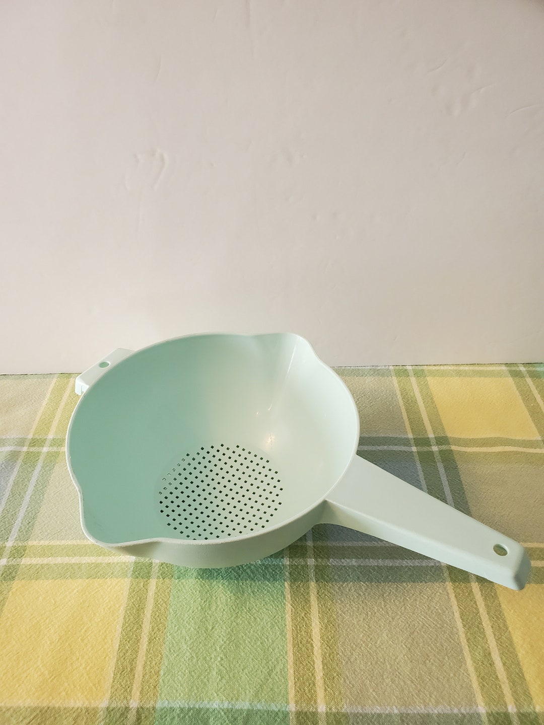 2 Quart Tupperware Strainer - Tupperware Colander - Larger of the 2 ...