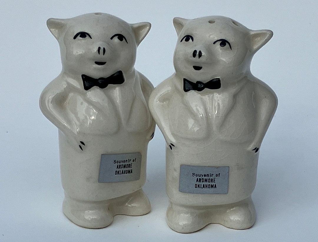 1960's Pig Waiter Salt and Pepper Pair Wearing Black Tie & Apron Retro ...