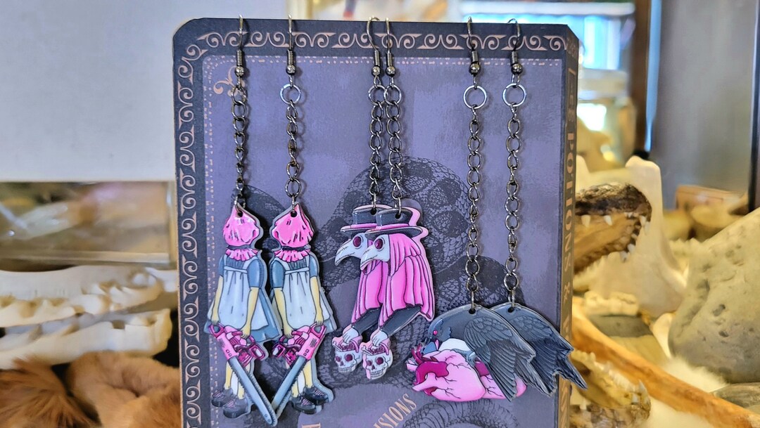 Pastel Goth, Chainsaw Girl, Plaque Doctor, Crow Eating Heart, Gothic ...