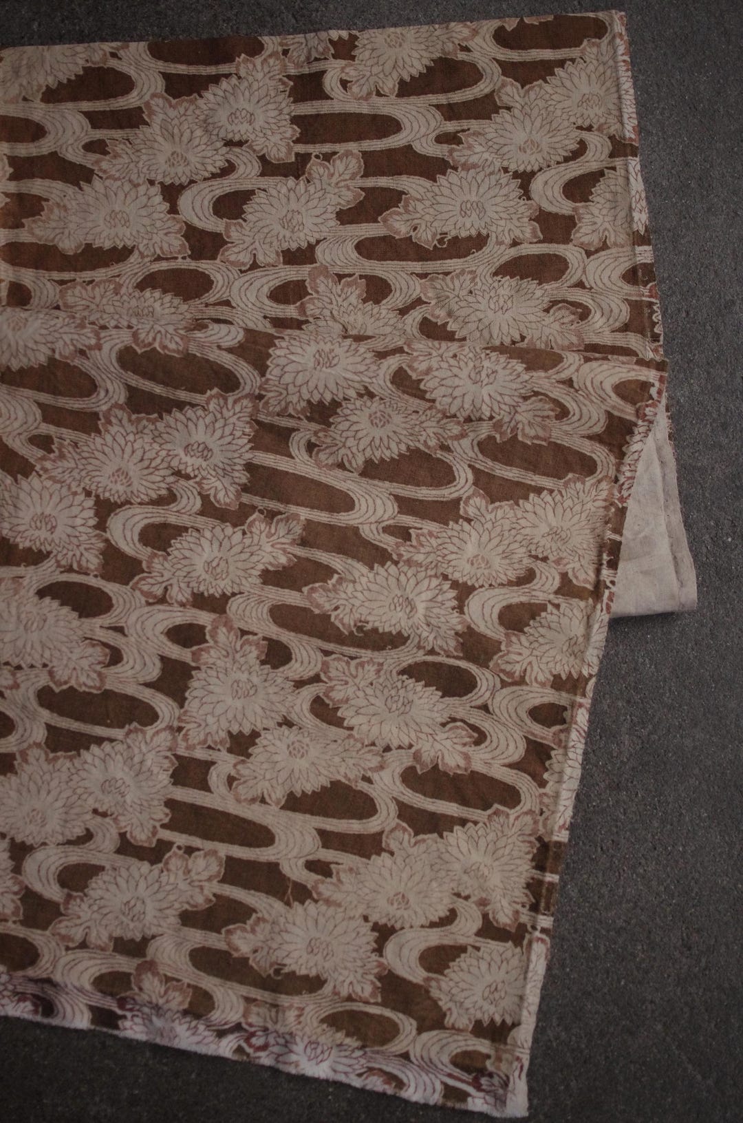 Sarasa Cotton Cloth With a Flowing Water and Chrysanthemum Pattern From ...