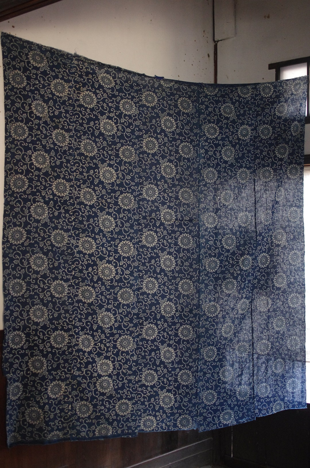 Indigo-dyed Cotton Cloth From Around the Taisho Period. Chrysanthemum ...