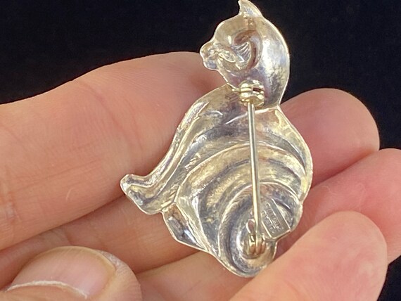 Signed Sterling silver Elegant sitting cat repousse e… - Gem