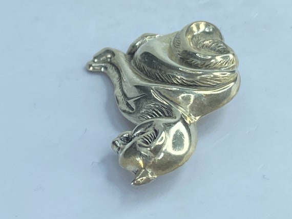 Signed Sterling silver Elegant sitting cat repousse e… - Gem