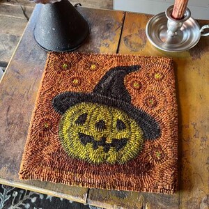 WITCHY PUMPKIN (footer Series) - Traditional Rug Hooking Pattern ...
