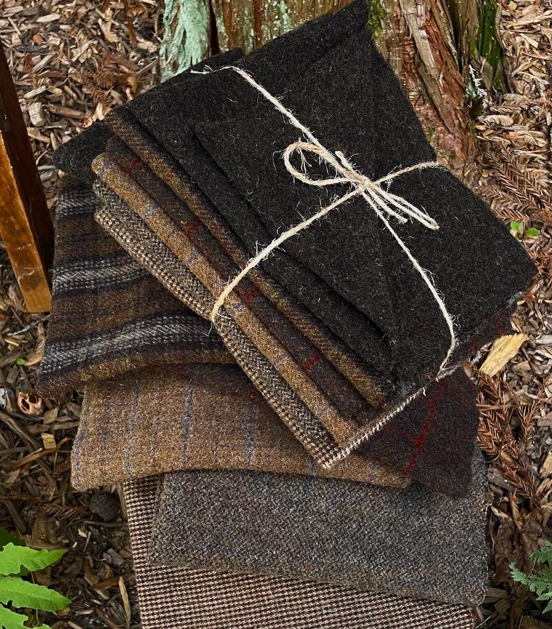 PRIMITIVE ANTIQUE BROWN Mill-dyed Wool Stack - 3/4 Yd Premium Wool # ...