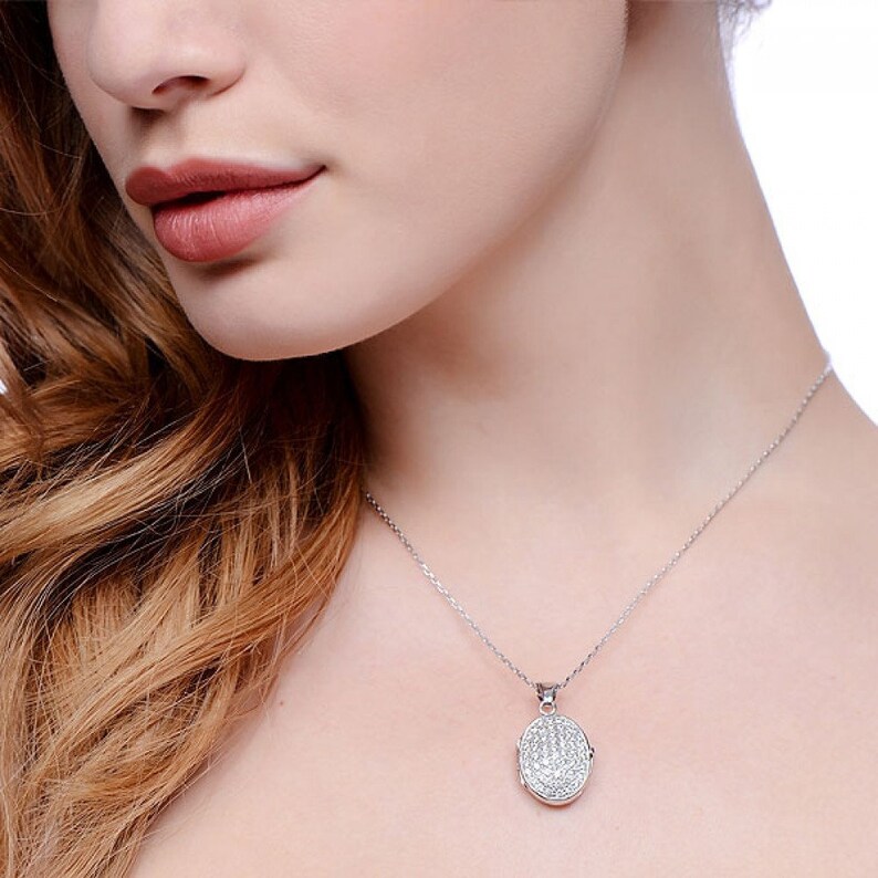 HEXYO Oval Picture Photo Locket Necklace 1.00 Ct D/VVS1 Diamond Cluster ...