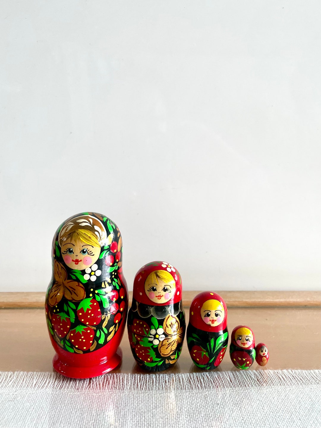 Vintage Babushka Wood Nesting Dolls/five Handpainted Black and Red ...