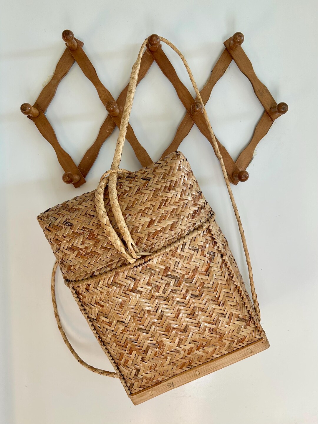 Vintage Handwoven Rattan Backpack/woven Basket Bag With Wicker Straps ...